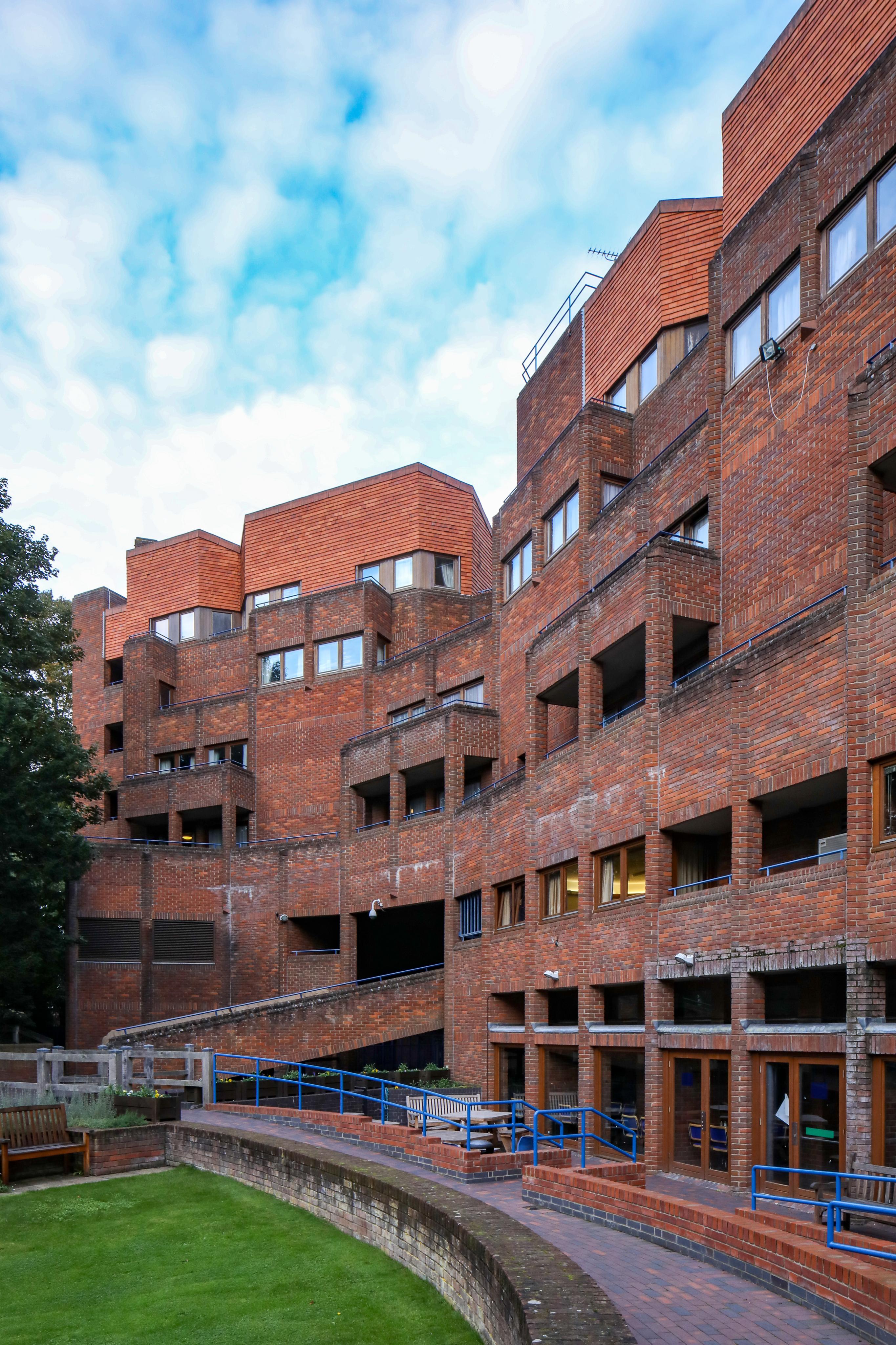 Grade II* for ‘exceptional’ Robinson College Cambridge – The Twentieth ...